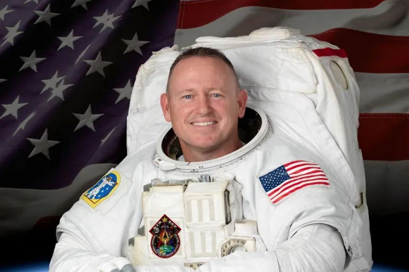 SpaceX launch viewers horrified after spotting huge panel break off and ...