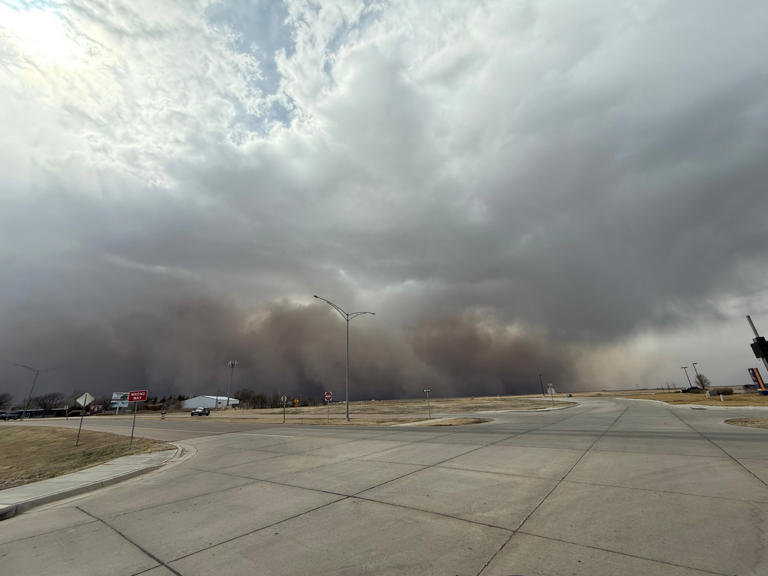 LIVE BLOG: Damaging winds kick up dust, cause crashes, fuel fires ...