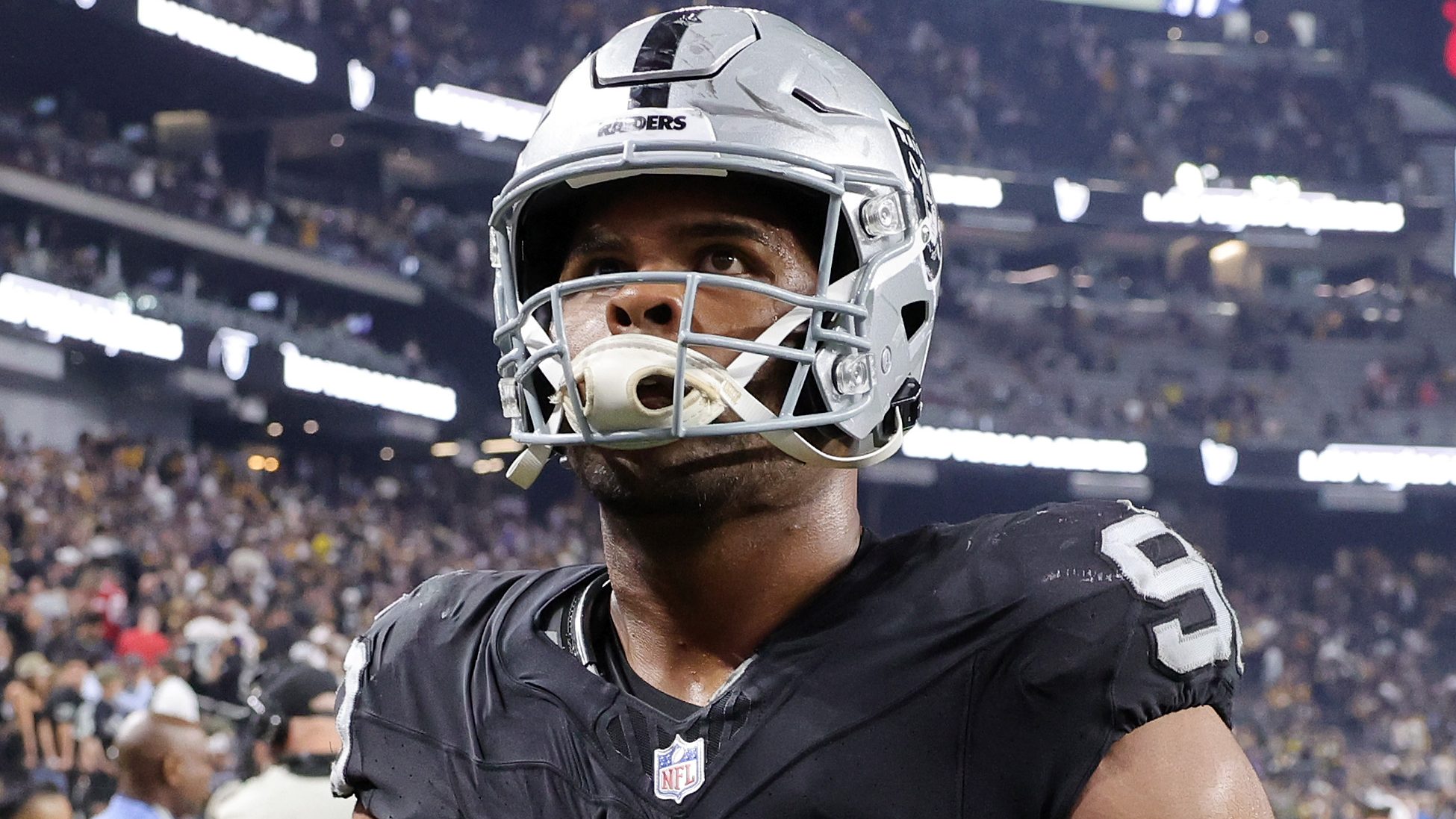 Chiefs Sign 6-Foot-6 Ex-Raider, Lose Vet CB in NFL Free Agency: Report