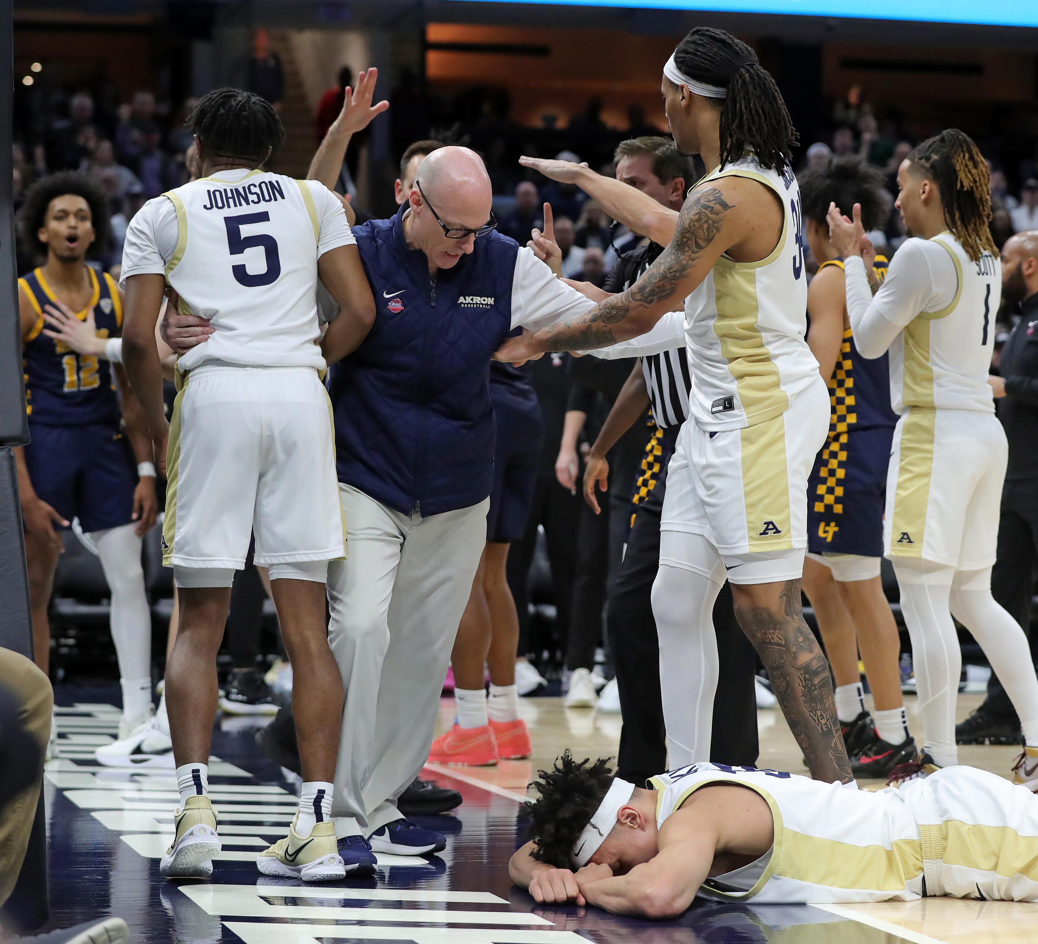 Akron basketball score, live updates vs. Toledo | Zips return to MAC ...