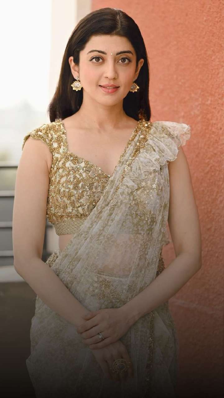 5 Modest Blouse Designs Approved By Pranita Subhash For Heavy Bust