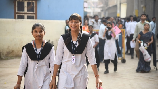 CBSE Class 12th Board Exam 2025 Live: Hindi Elective, Hindi Core papers ...