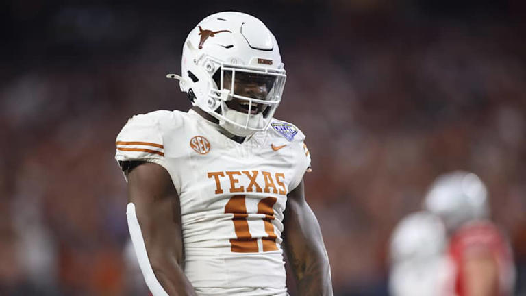 Texas Longhorns' Colin Simmons, Mack Brown Honored in Atlanta