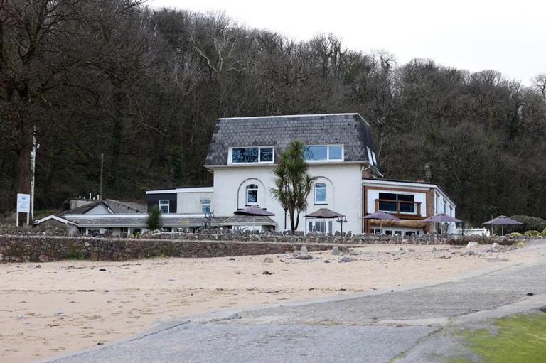 The stunning Welsh seaside pubs where the views are as good as the pints