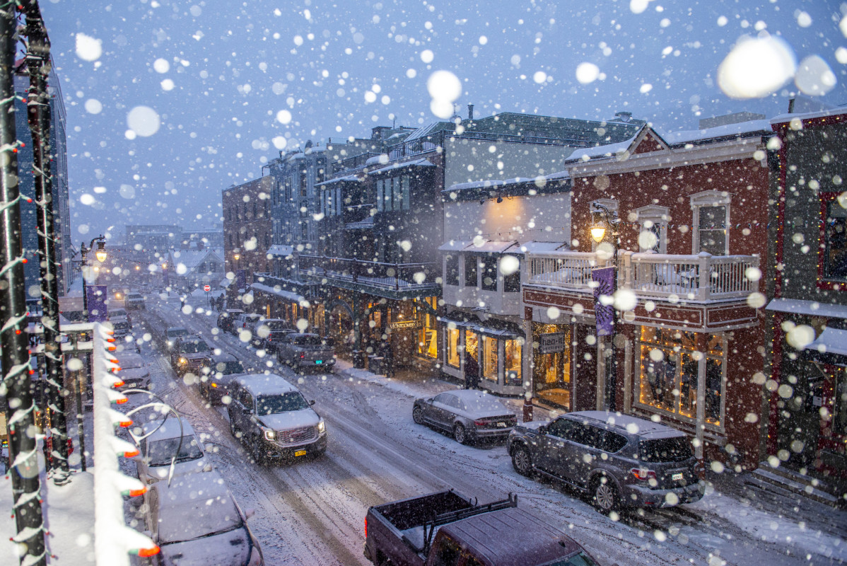 The 8 Best Ski Towns in the World According to POWDER Staff