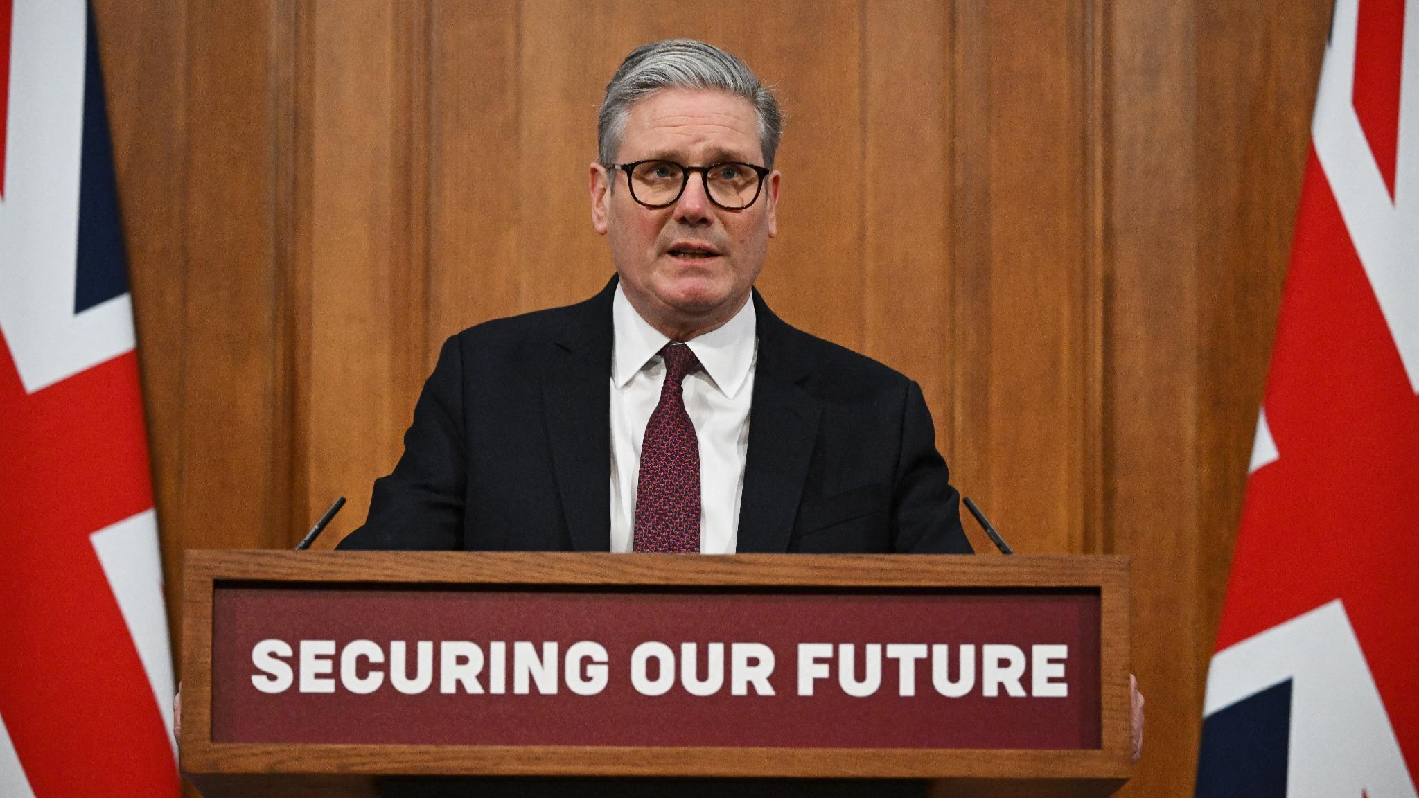 I volenterosi passano alla "fase operativa in cielo, terra e mare". L'Italia non invierà soldati