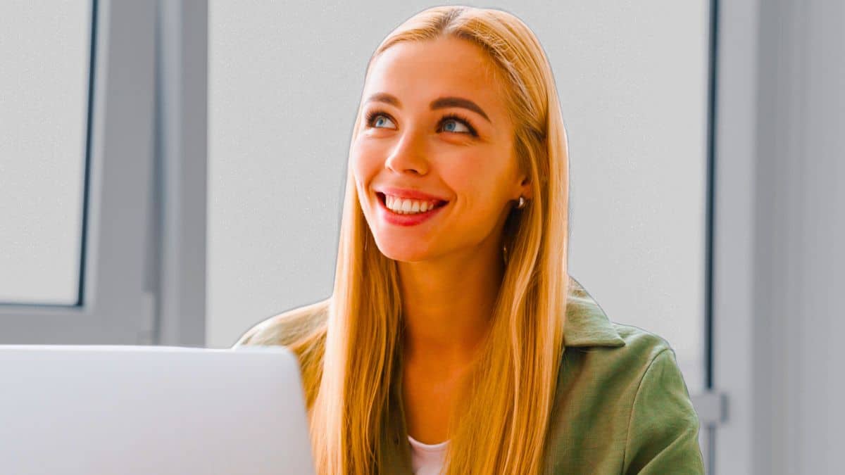 15 Remote Hospitality Jobs Perfect for Life on the Go