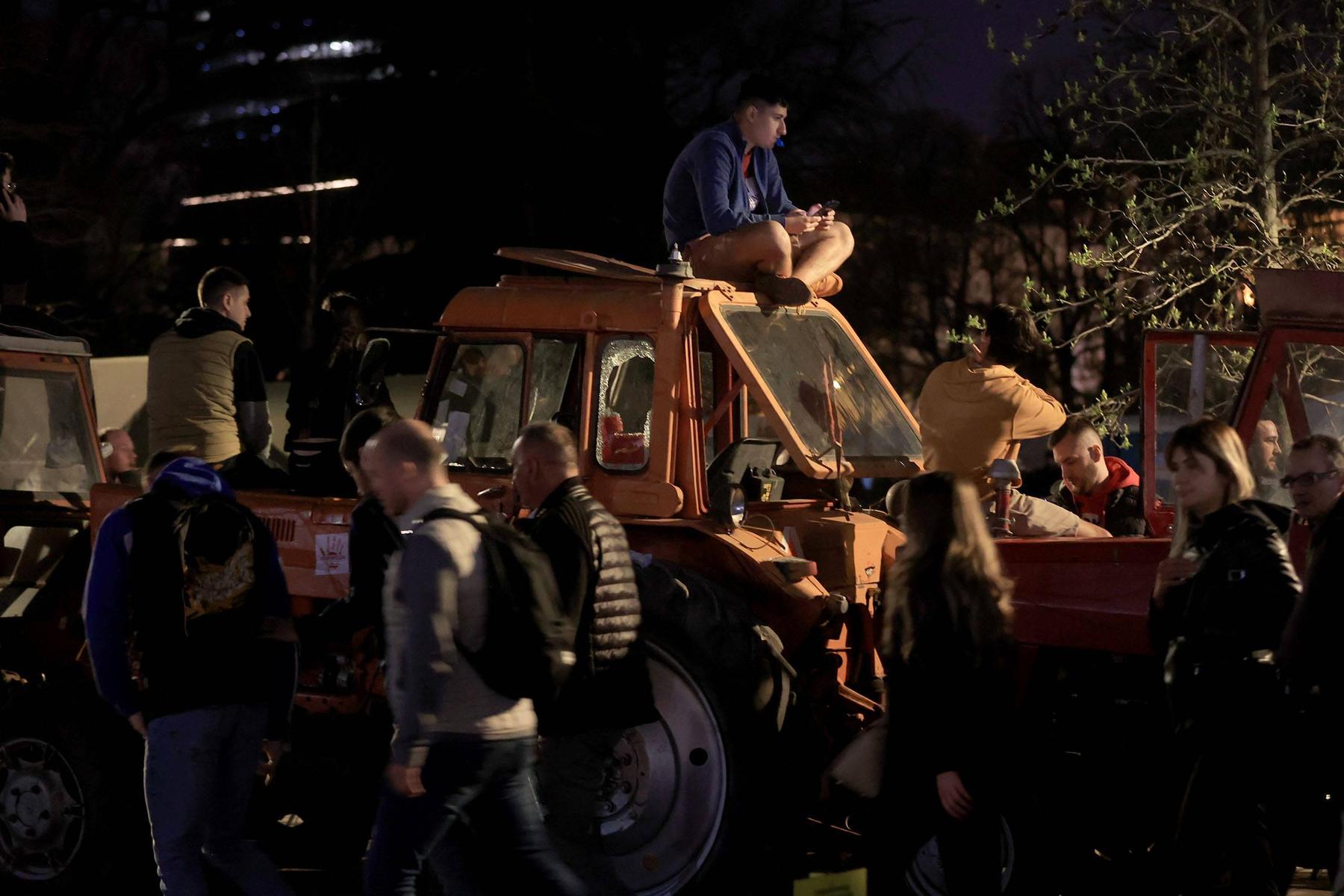 Großdemonstration: Tausende protestierende Studenten ziehen nach Belgrad