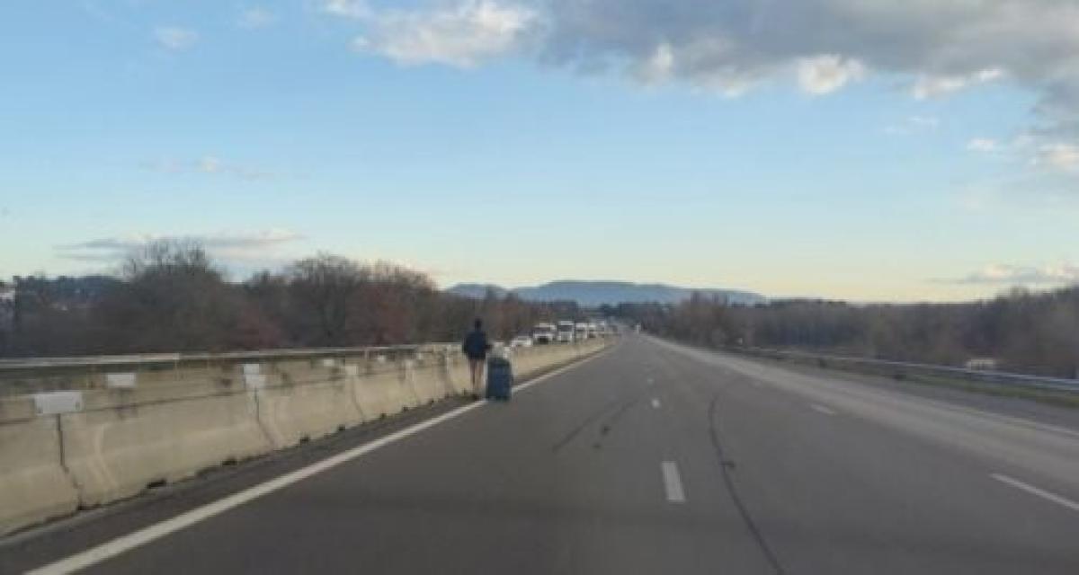 France : oublié sur une aire d’autoroute, ce touriste tente de ...