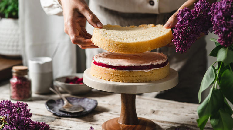 The Easy Trick You Need For Evenly Cut Cake Layers