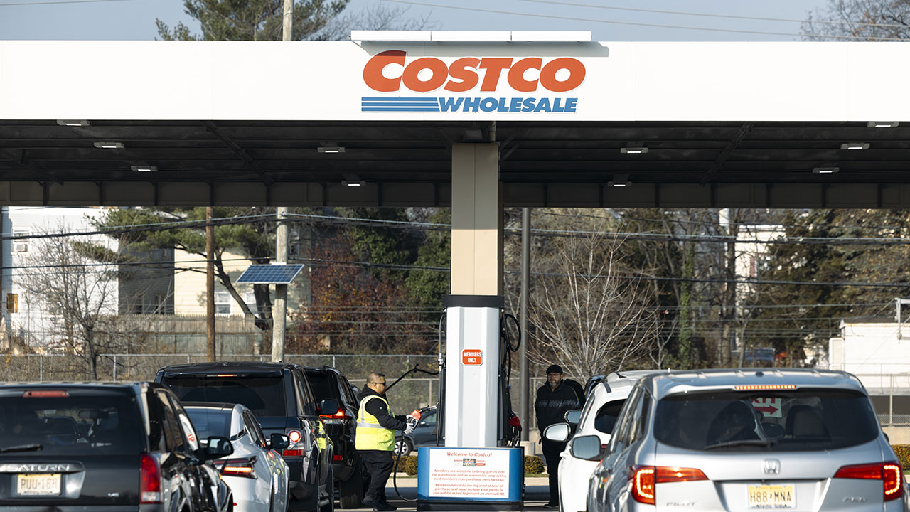 Costco customers get more hours to fill up their cars with gas
