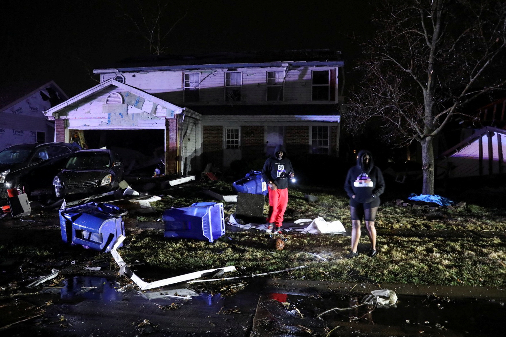 Massive storm system kills 34 in central U.S. as tornado risk continues