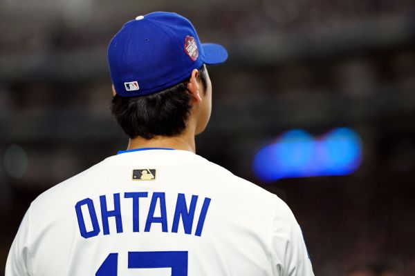 MLB award winners' gold logos to become Topps 'logo' cards