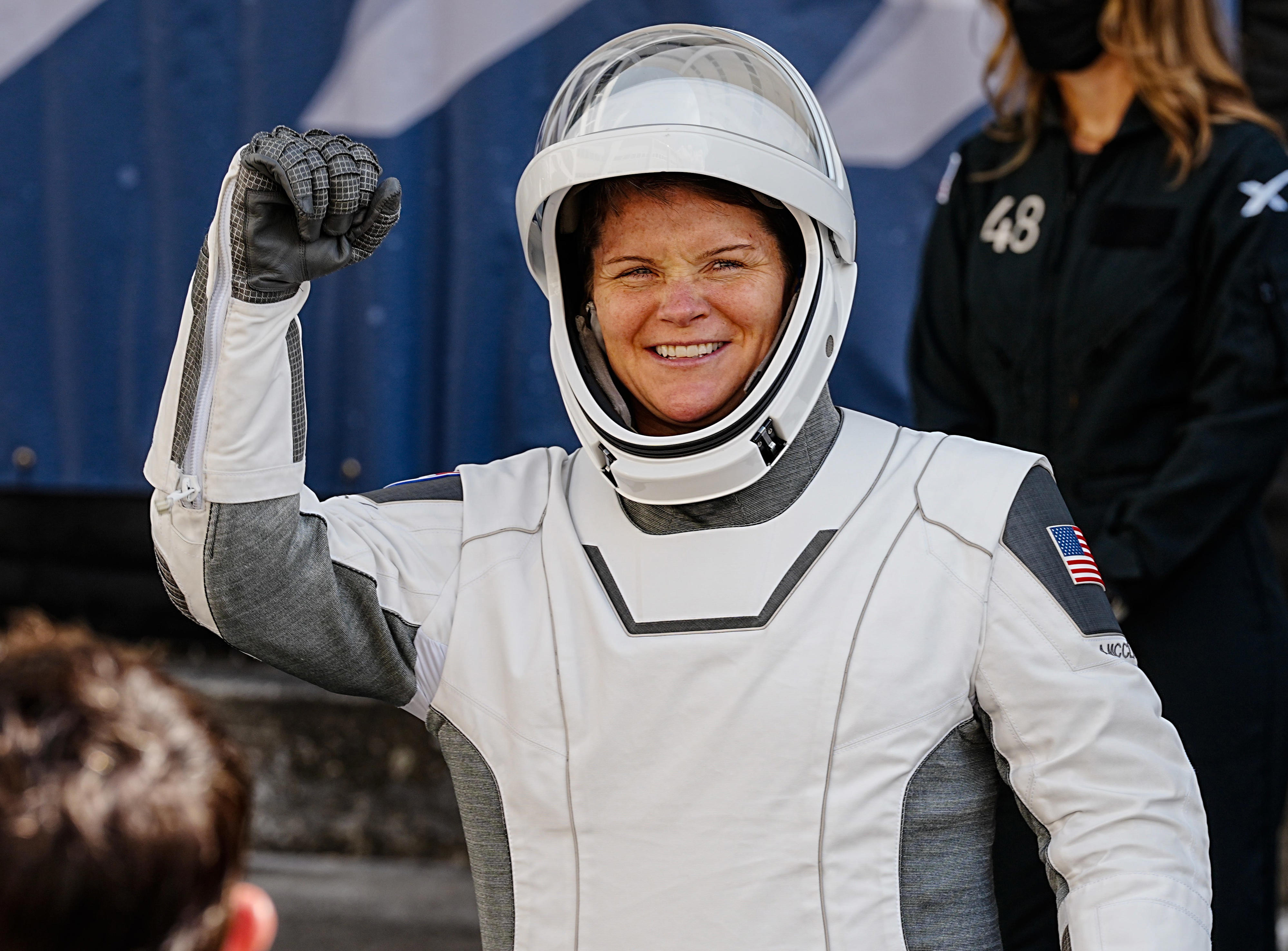 NASA astronaut snaps photo of SpaceX rocket launch, from her airplane ...