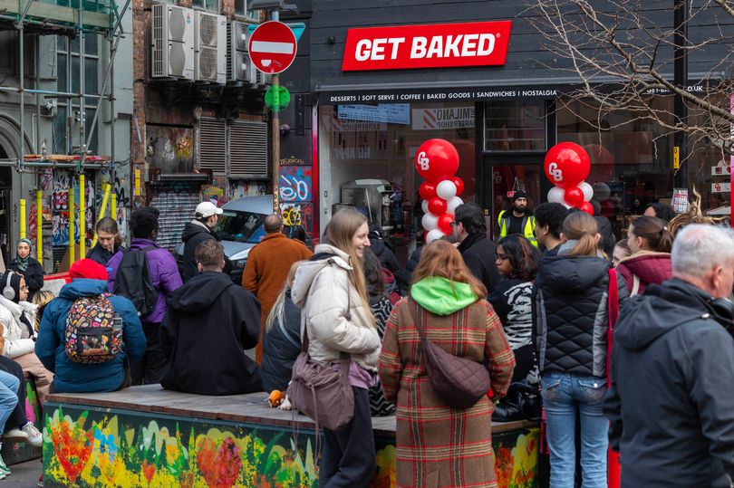 The big 'Bertha' chocolate cake that had fans of viral bakery queueing ...
