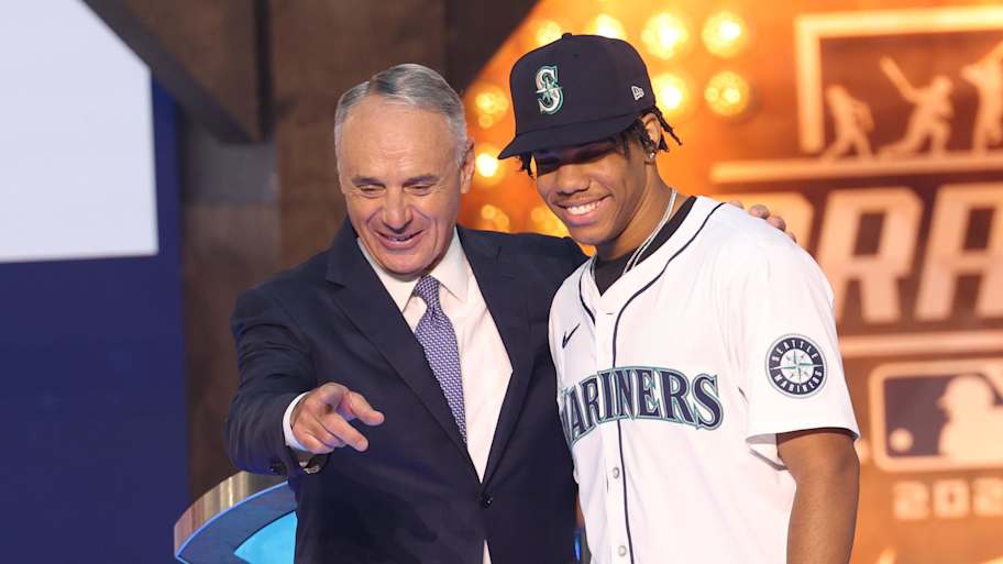 Baseball World Reacts to Seattle Mariners Switch-Pitcher After Spring ...