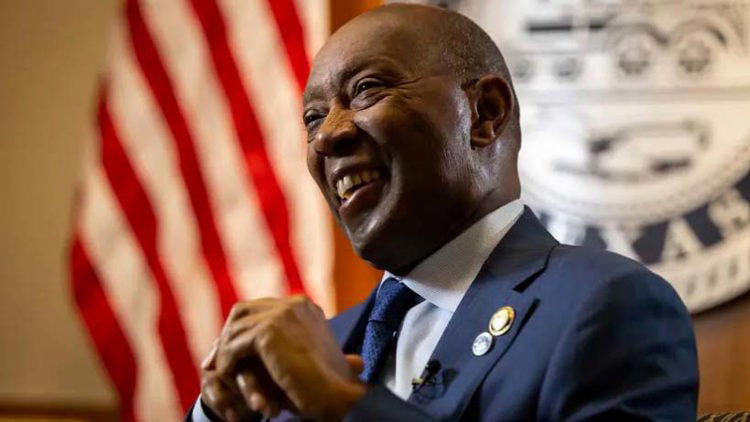 LIVE UPDATES | Final farewell for former mayor, Congressman Sylvester ...