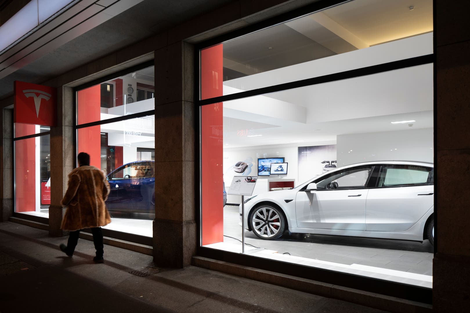 Tesla war die meistverkaufte Automarke in der Schweiz – nun wirft Elon ...