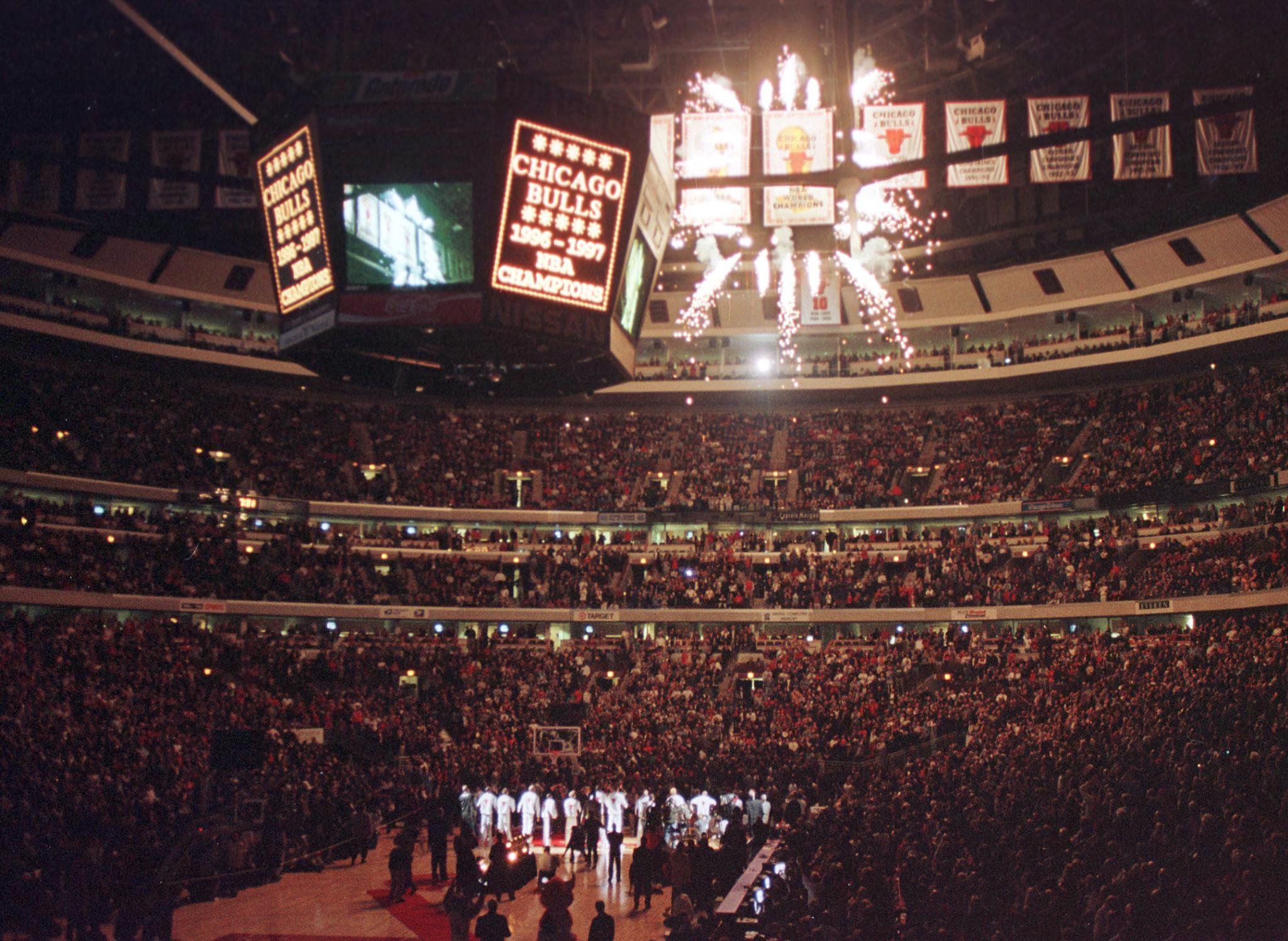 Video shows how Bulls' 6 championship banners were damaged during a ...