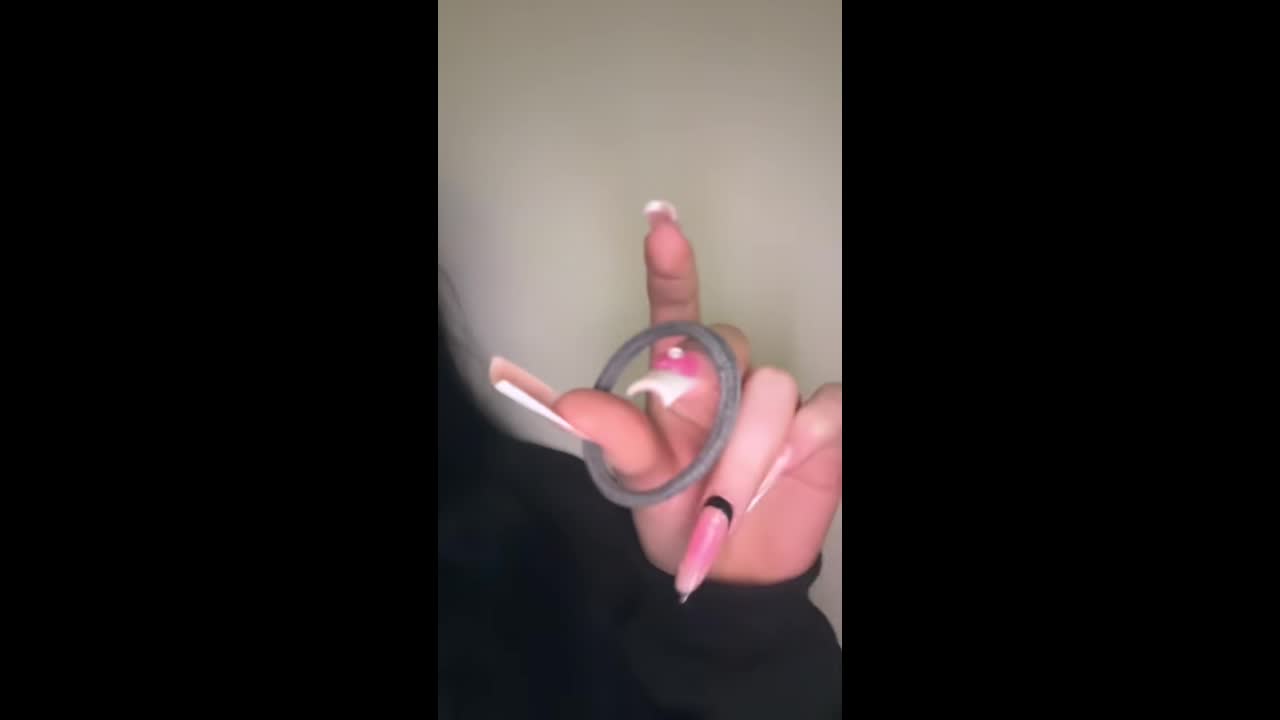 Mind-blowing rubber band trick leaves 9 million viewers speechless