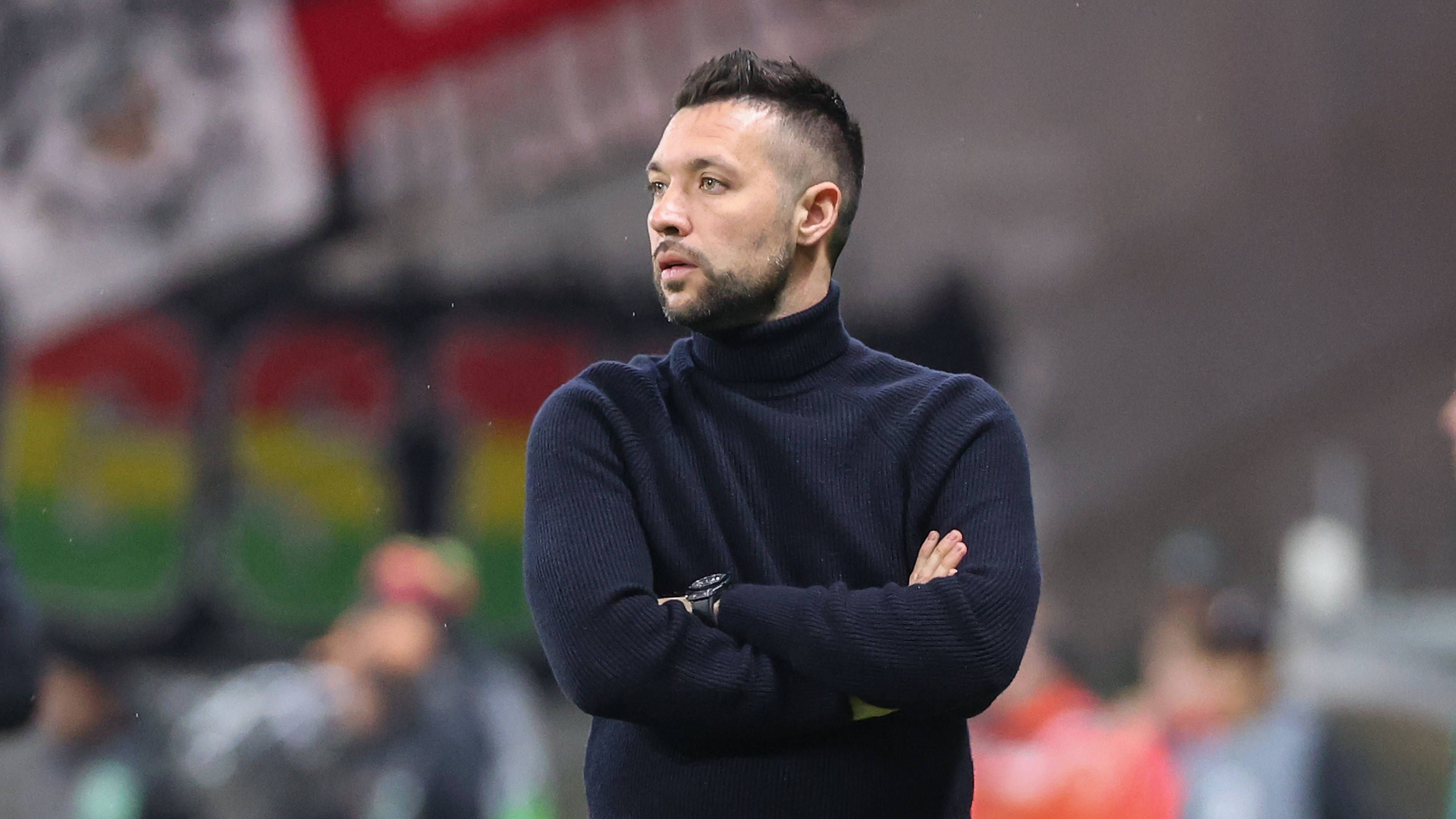 Vermoedelijke opstellingen Ajax - AZ: Farioli voert liefst negen ...