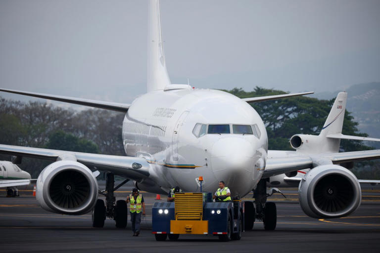 Fed judge orders deportation flights carrying alleged Venezuelan ...