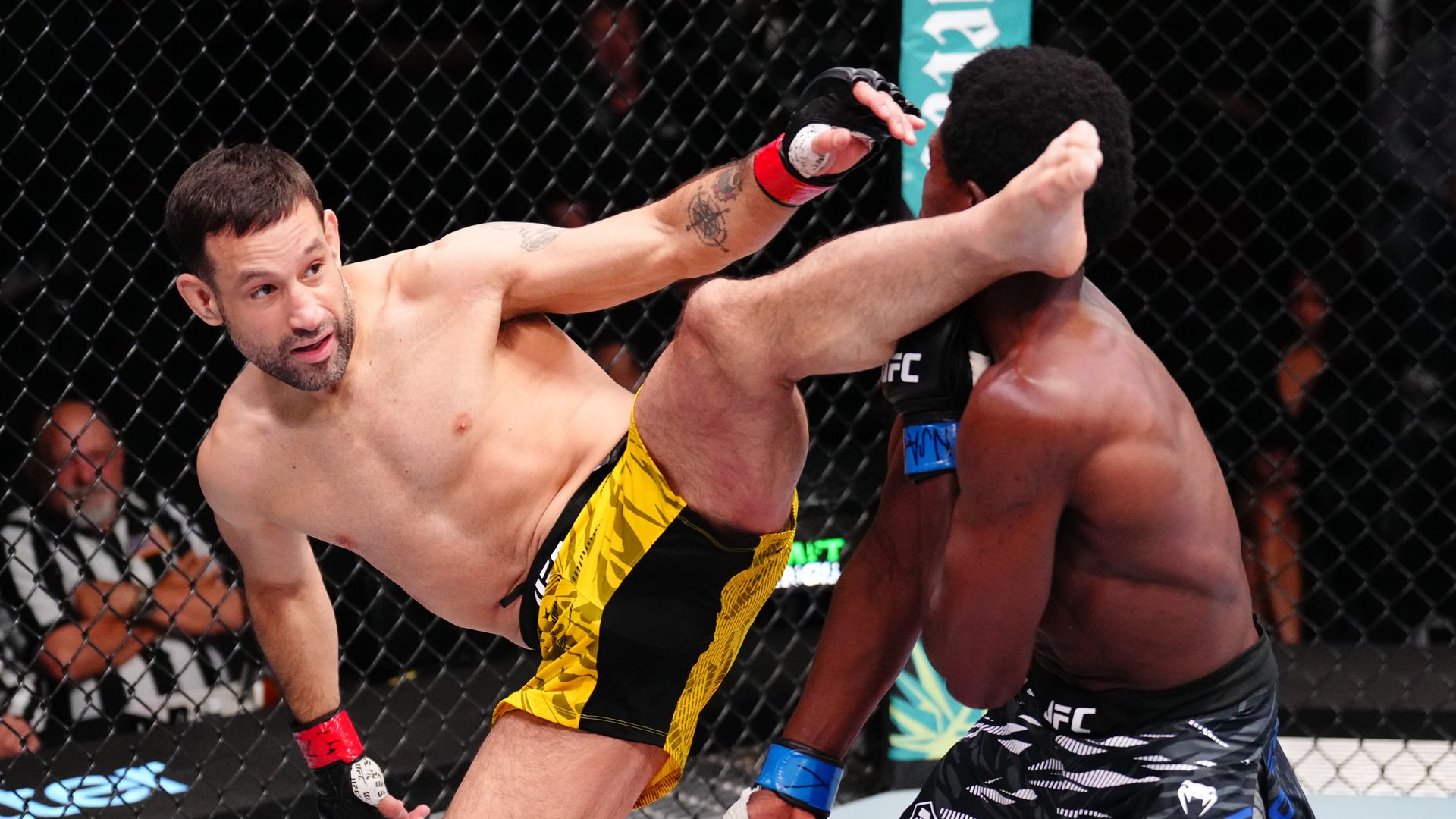Watch Carlos Vera land incredible head kick into rear-naked choke ...