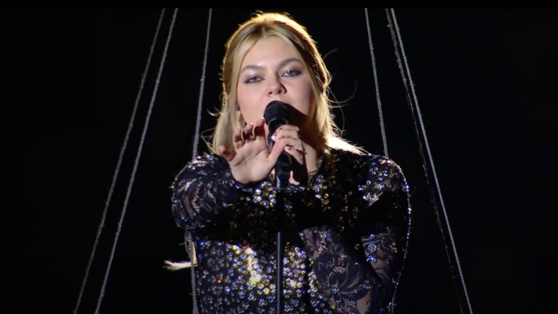 Eurovision : Louane dévoile son titre "Maman", qui représentera la ...