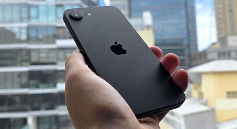 Apple's new rumored iPhone satellite upgrades could give you network ...