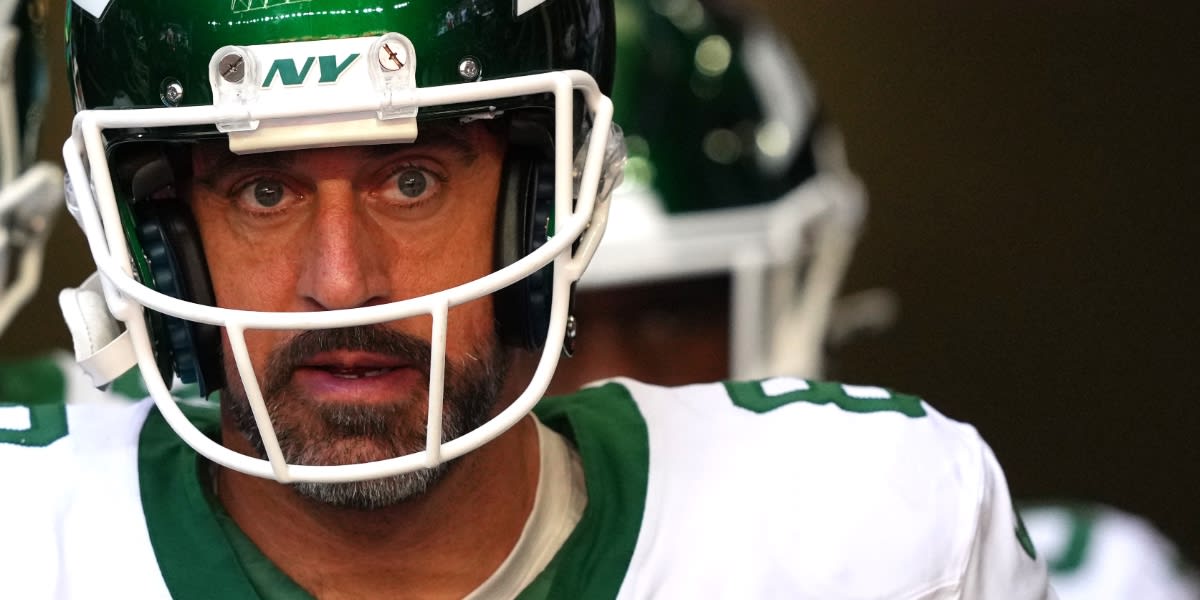 ESPN’s Jeremy Fowler: Aaron Rodgers continuing to mull offers from ...