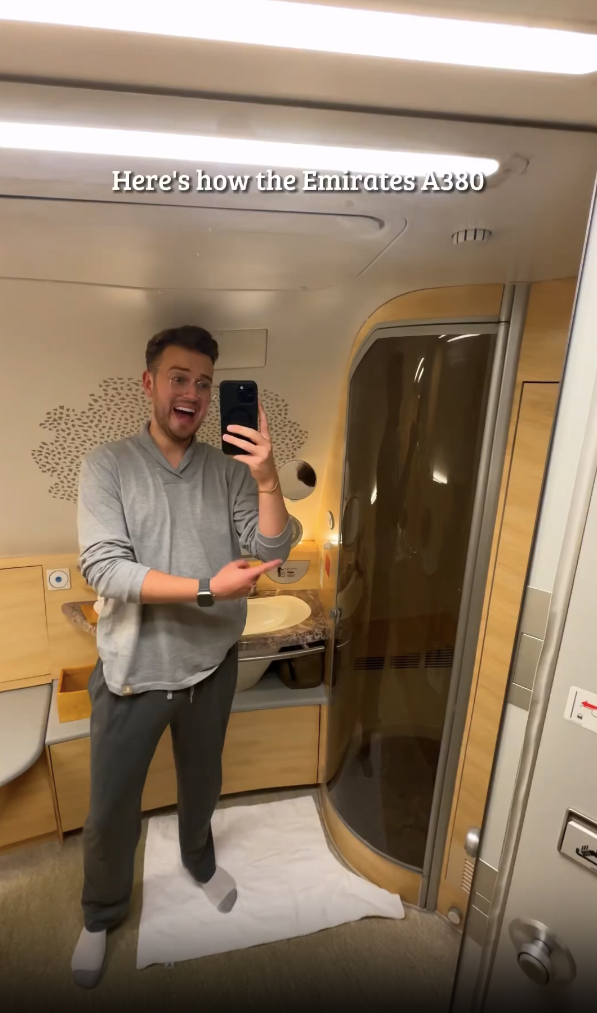 How the showers work in Emirates A380 First Class