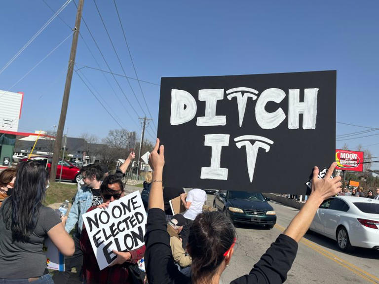 Protesters, supporters of Elon Musk gather at Austin-area Tesla dealership