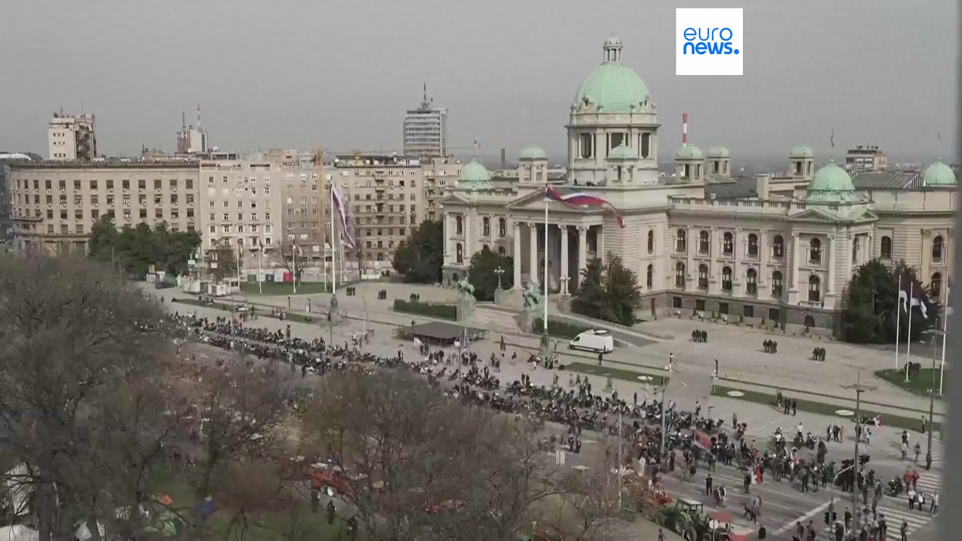 Oposição a Vučić mobiliza maior manifestação de sempre na Sérvia