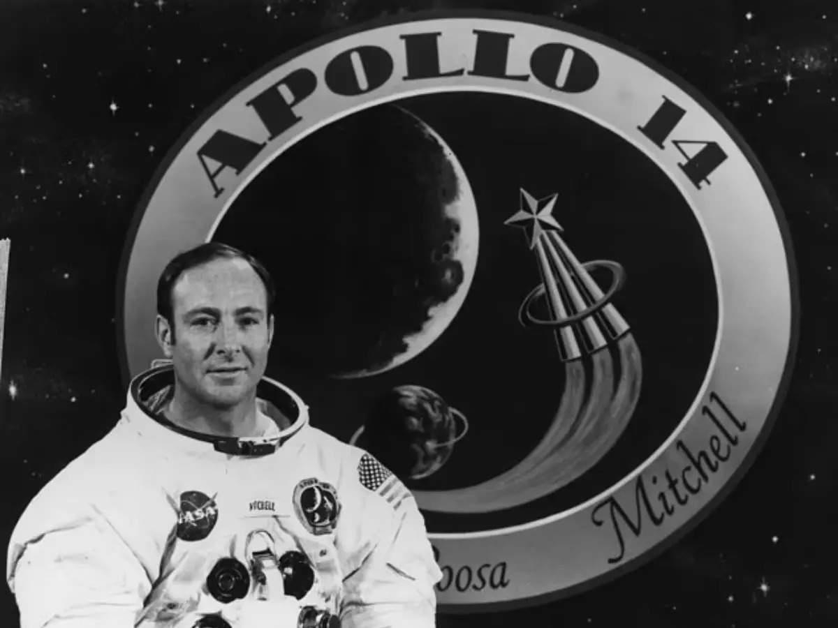 Did Apollo astronaut witness UFOs? Late NASA pilot’s wife reveals ...