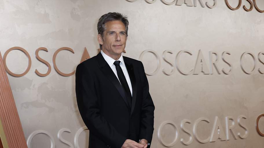Ben Stiller Celebrates Knicks Win During Oscar Presentation