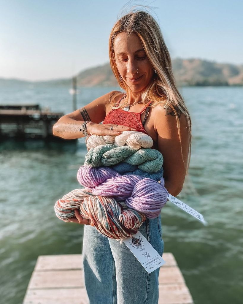 La trágica muerte de la influencer Javiera Ortiz a los 34 años mientras surfeaba