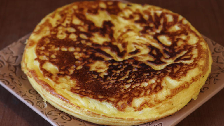 Here's What Sets Cornbread Apart From Corn Pone