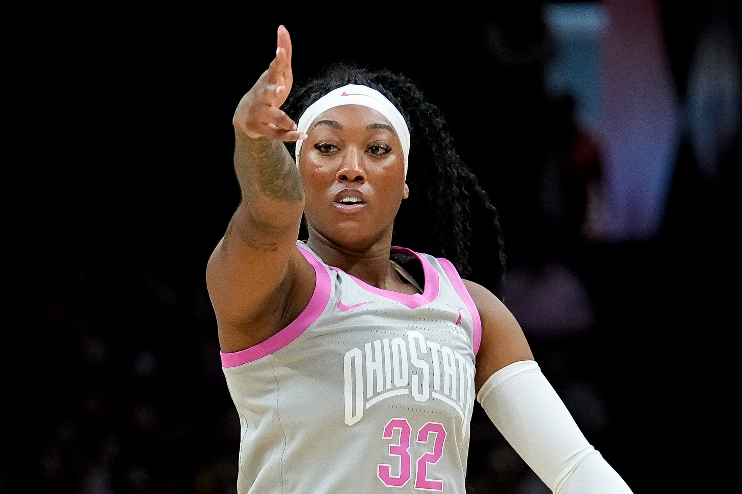 Women’s college basketball player appeared to make vulgar gesture ...