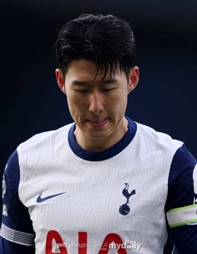충격적이다! 손흥민 '왕따설' 등장...'실패'의 상징+라커룸 '외톨이'로 추락했다, 케인·요리스 떠나고 영향력↓