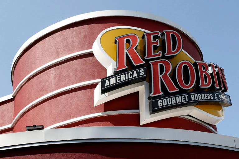 Red Robin burger chain to close 70 restaurants. What we know about ...