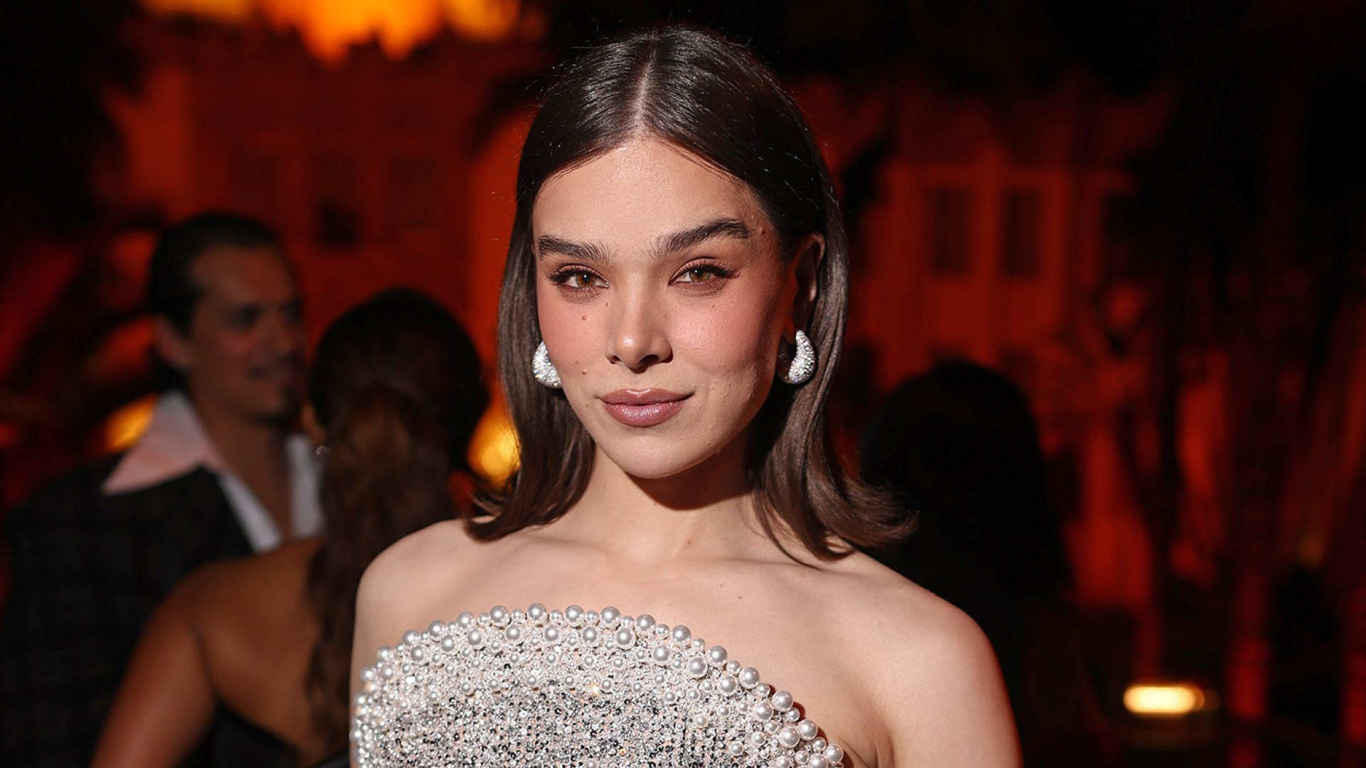 Hailee Steinfeld Stuns During Solo Outing at 2025 Vanity Fair Oscars Party
