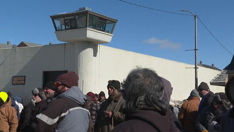 NY prison guards facing consequences for ignoring deal to end strike