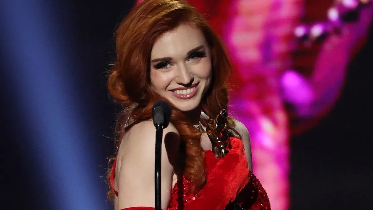 ‘This is not a prank help’: Twitch streamer Amouranth live tweets home ...