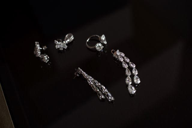 Inside ABC Journalist Linsey Davis's Demure Oscars Red Carpet Look