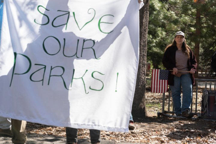 Thousands descend on U.S. national parks to protest firings
