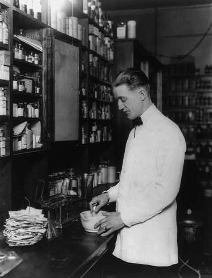 Intriguing Photos of What Life Was Like 100 Years Ago
