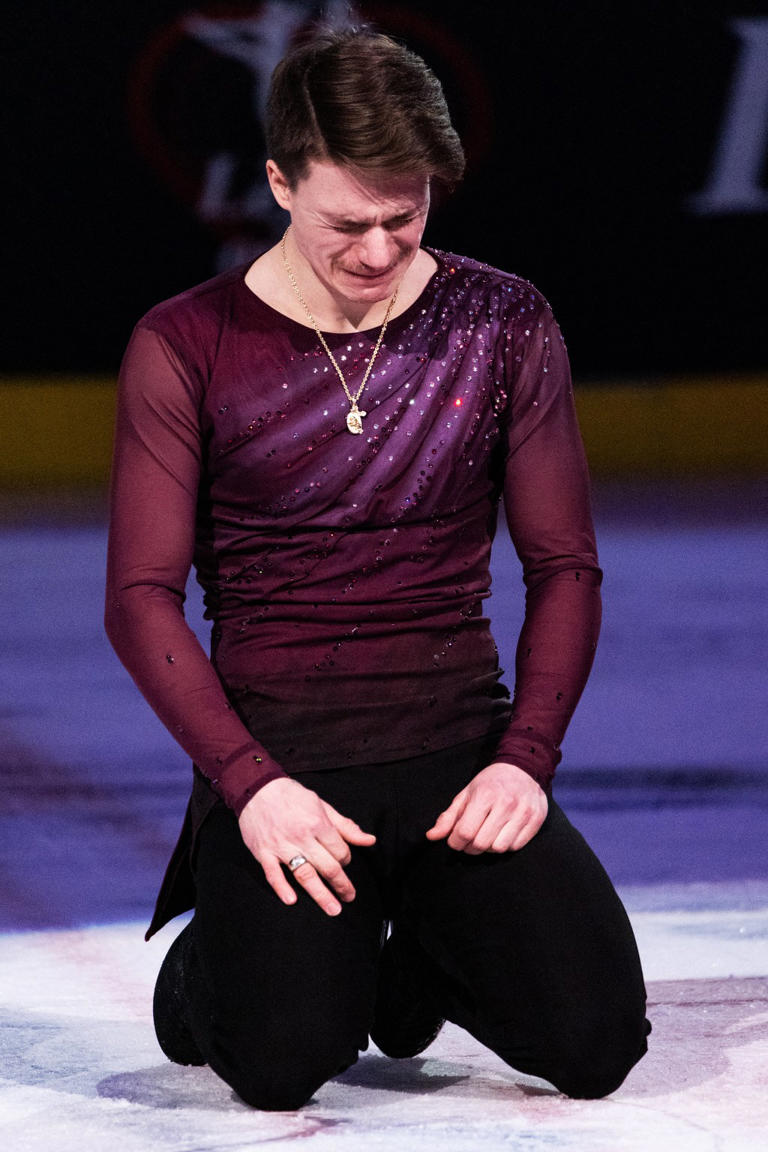 Ice skater who lost both parents in DC plane crash sobs after touching ...