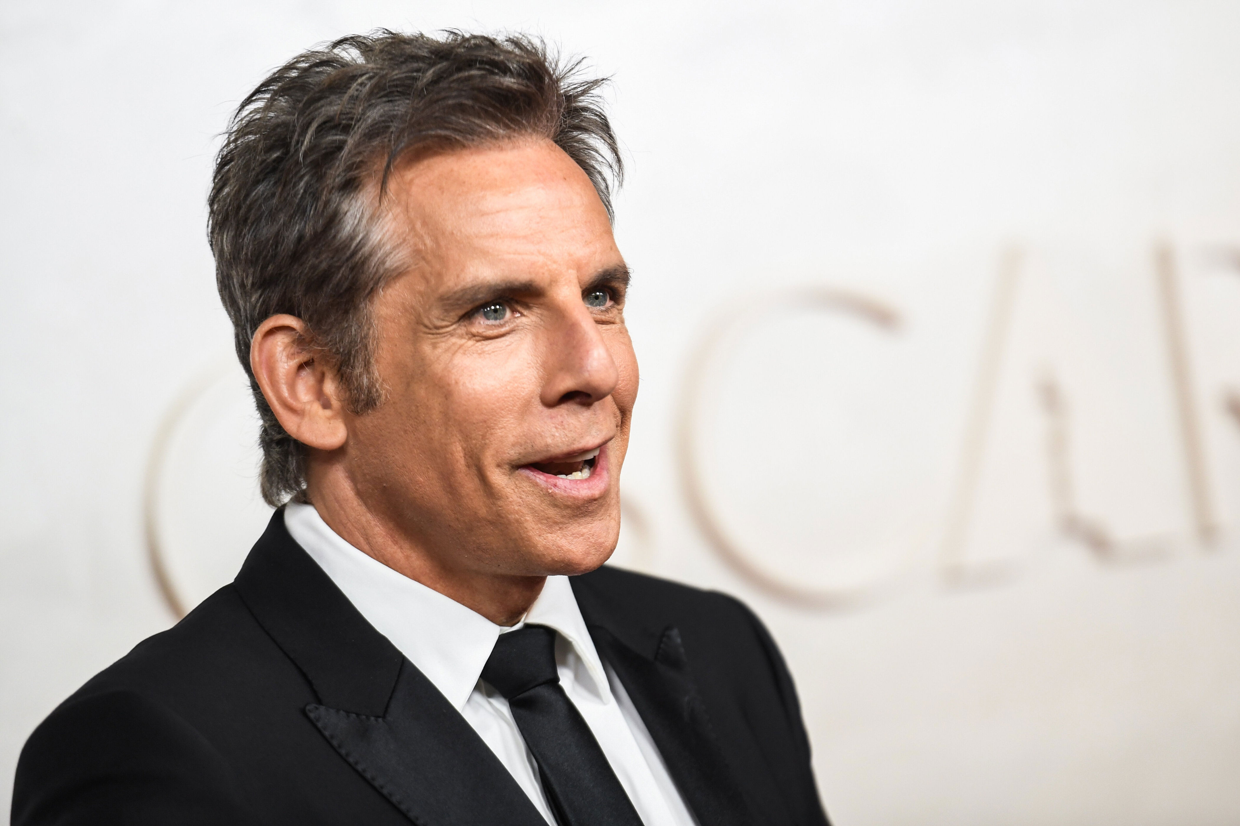 Even The Oscars Couldn't Keep Ben Stiller's Eyes Off The Knicks Game