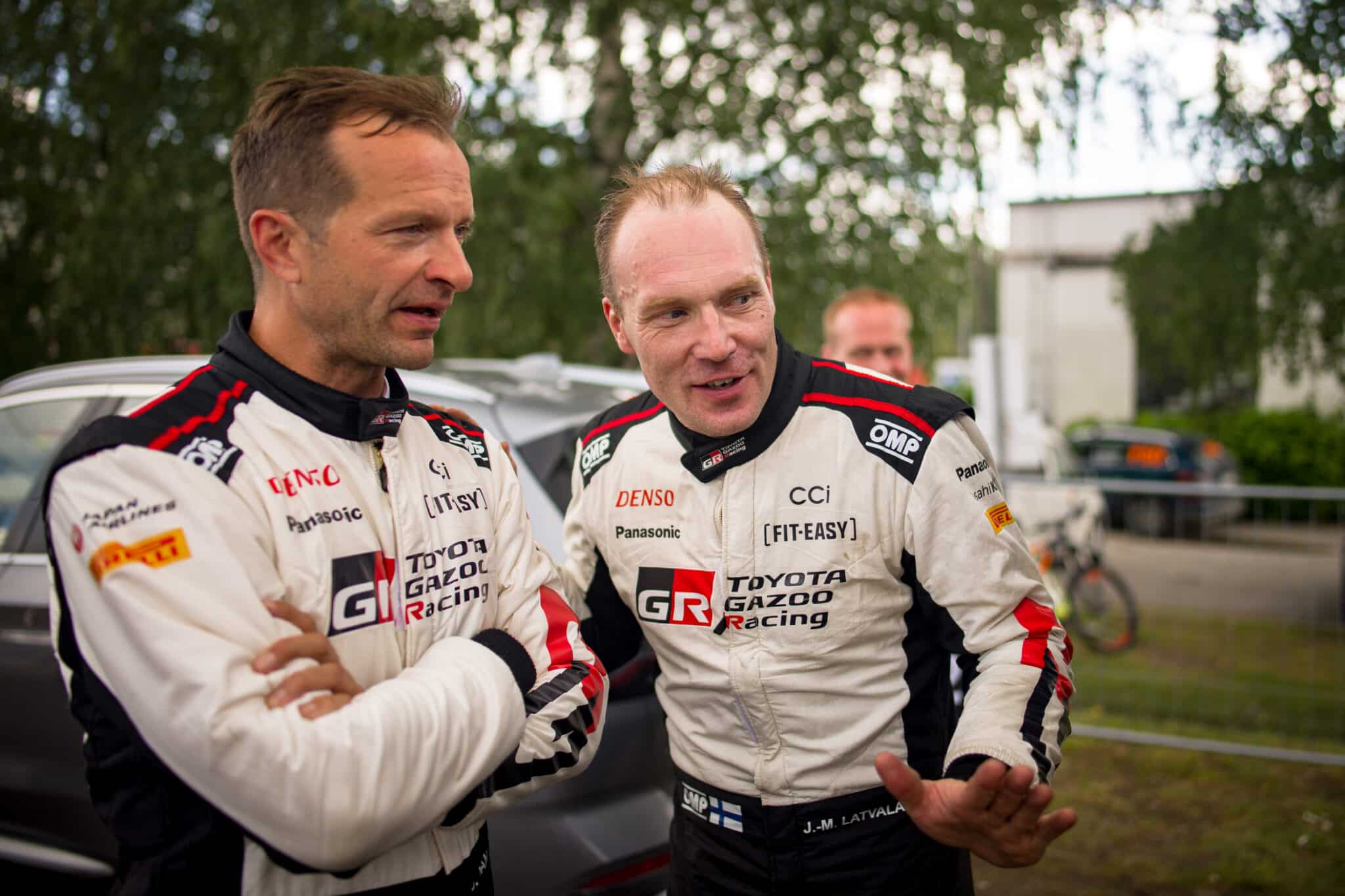 Jari-Matti Latvalalta huima temppu – kartanlukija reagoi kolmella ...