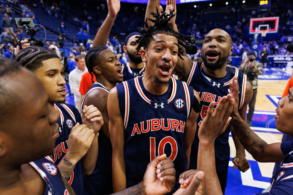 AP Top 25 men's college basketball rankings heading into the regular ...